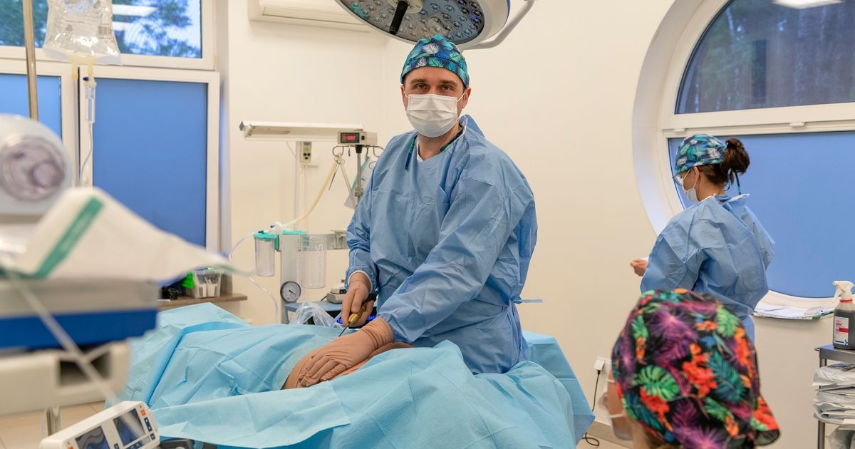 Liposukcja – skuteczna metoda na oporny tłuszczyk